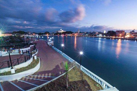 iloilo esplanade night - Gamintraveler