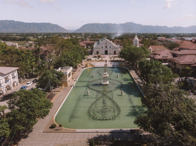 35 Tourist Spots in the Philippines