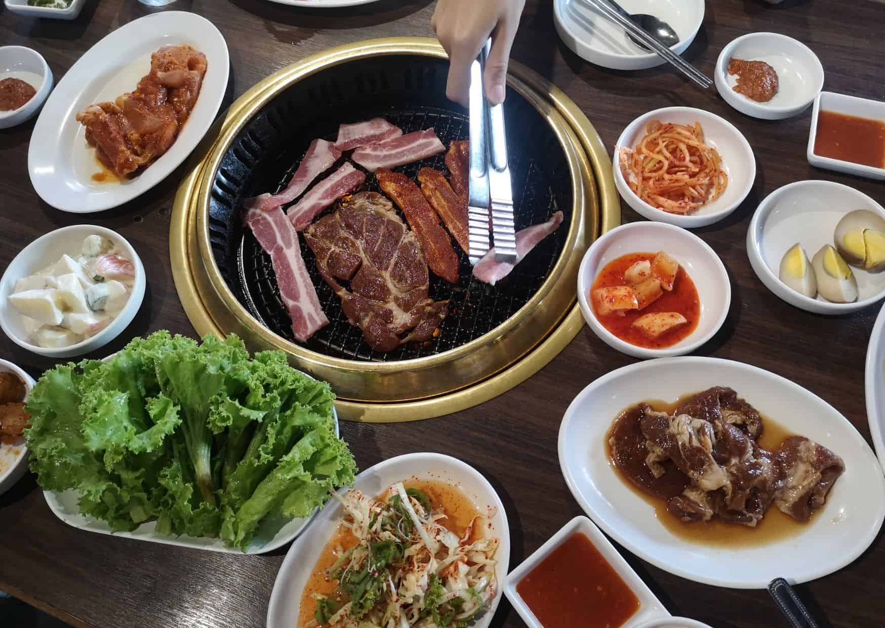 How To Cook Authentic Beef Bulgogi (The Addictive Korean BBQ Everyone ...