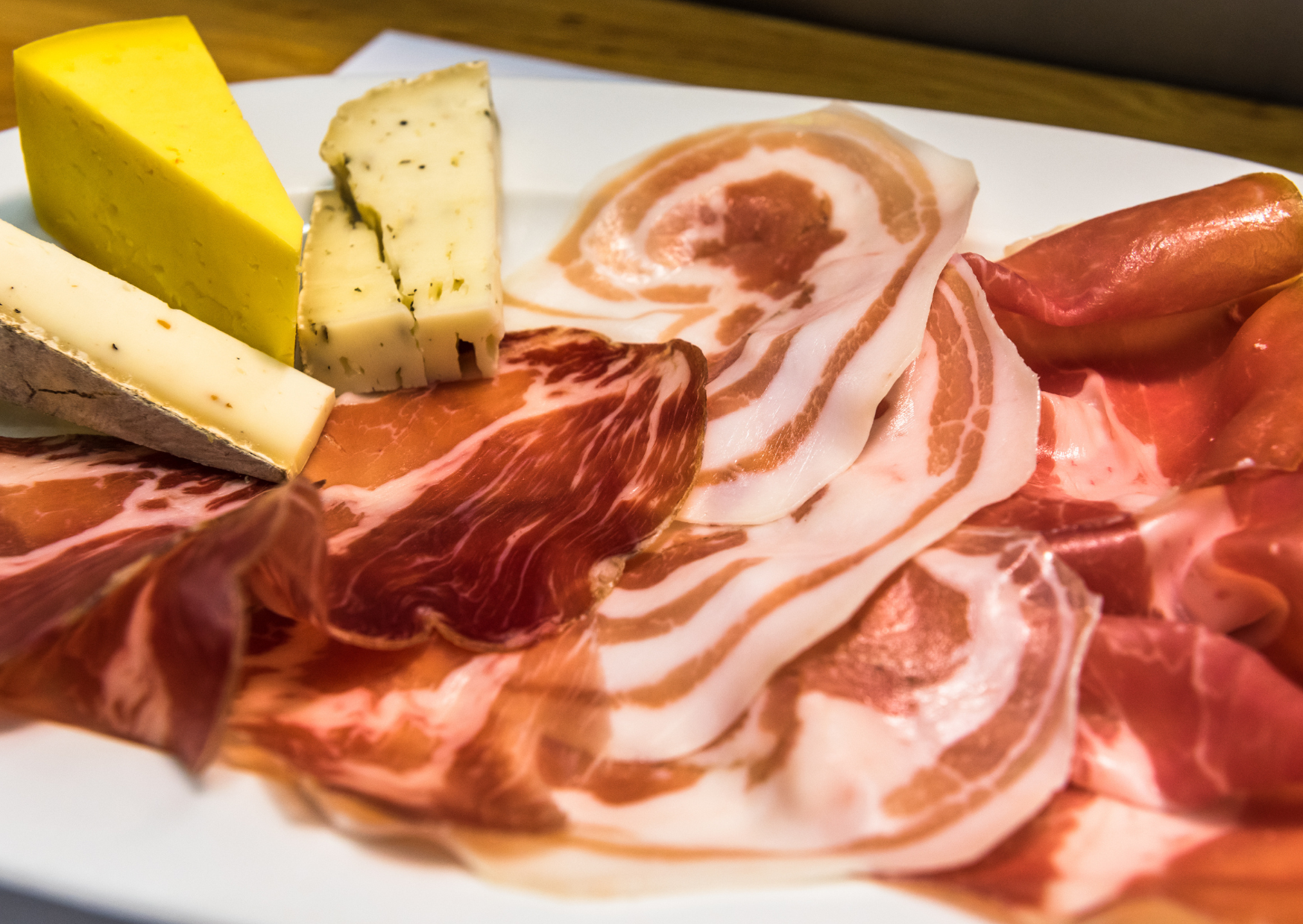 The Italian Aperitivo That Kills Appetite Better Than American Diet Pills