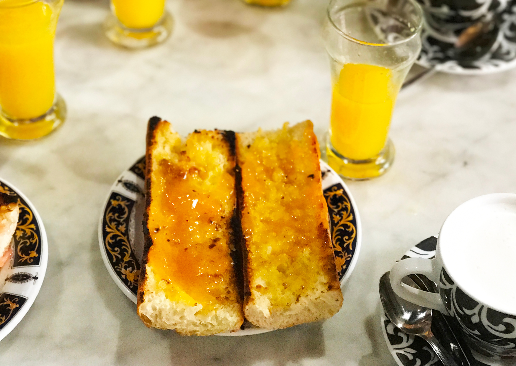 Why Spanish People Have Two Breakfast Times, And Why Americans Should Too