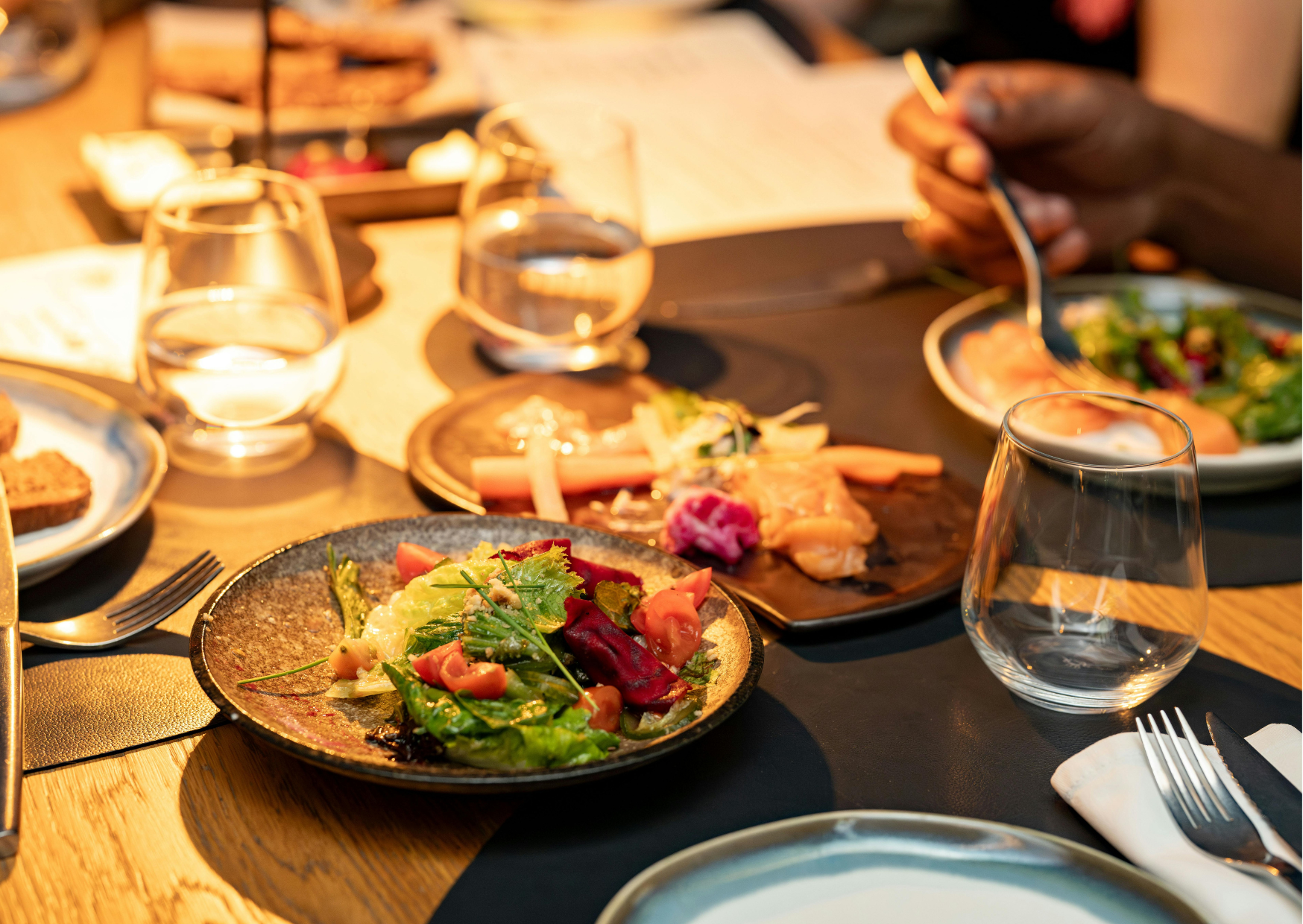 7 Dinner Habits French Families Never Break That Americans Violate Nightly